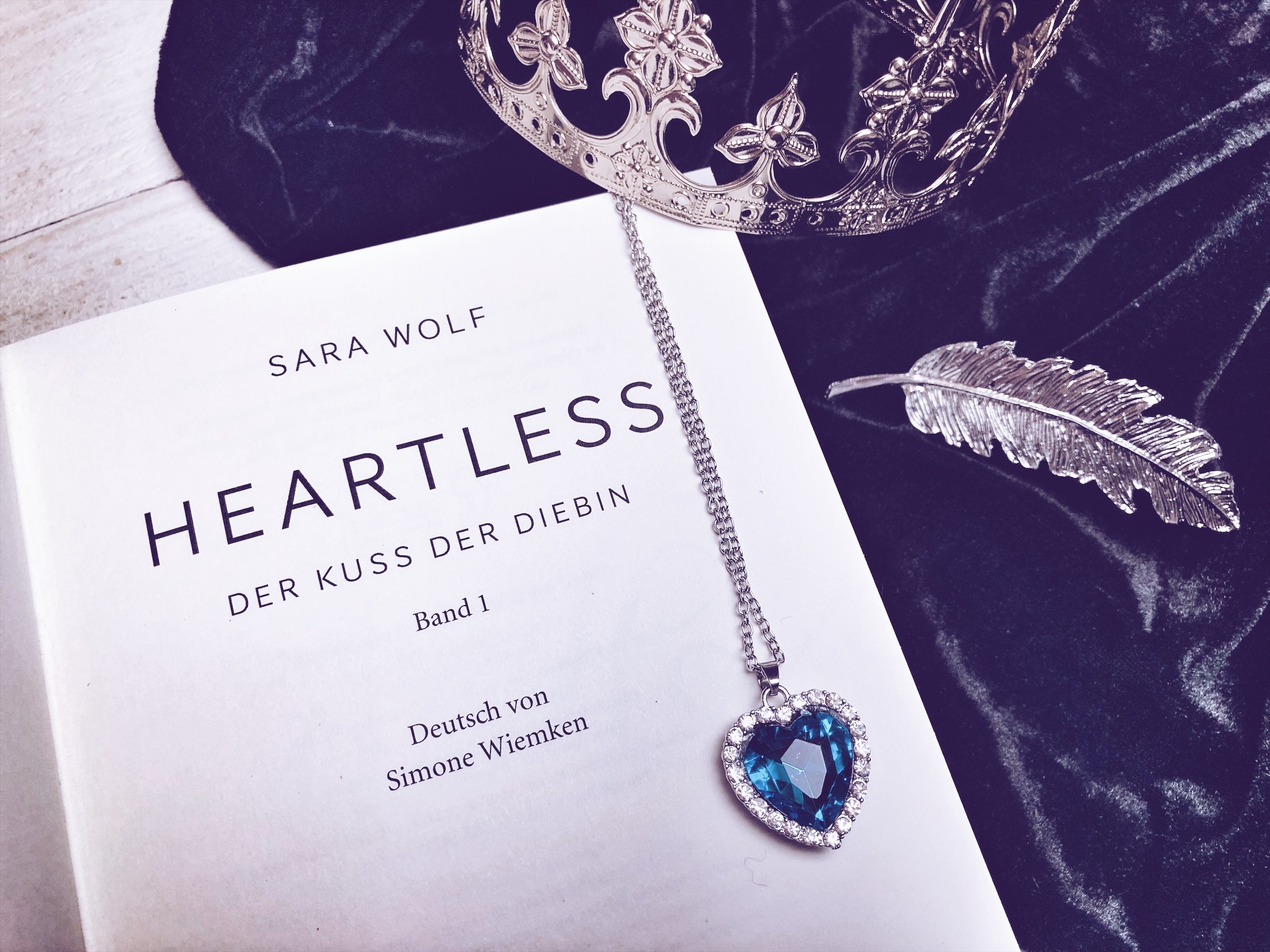 Vorstellung: HEARTLESS – Der Kuss der Diebin (Sara Wolf) | Werbung ...